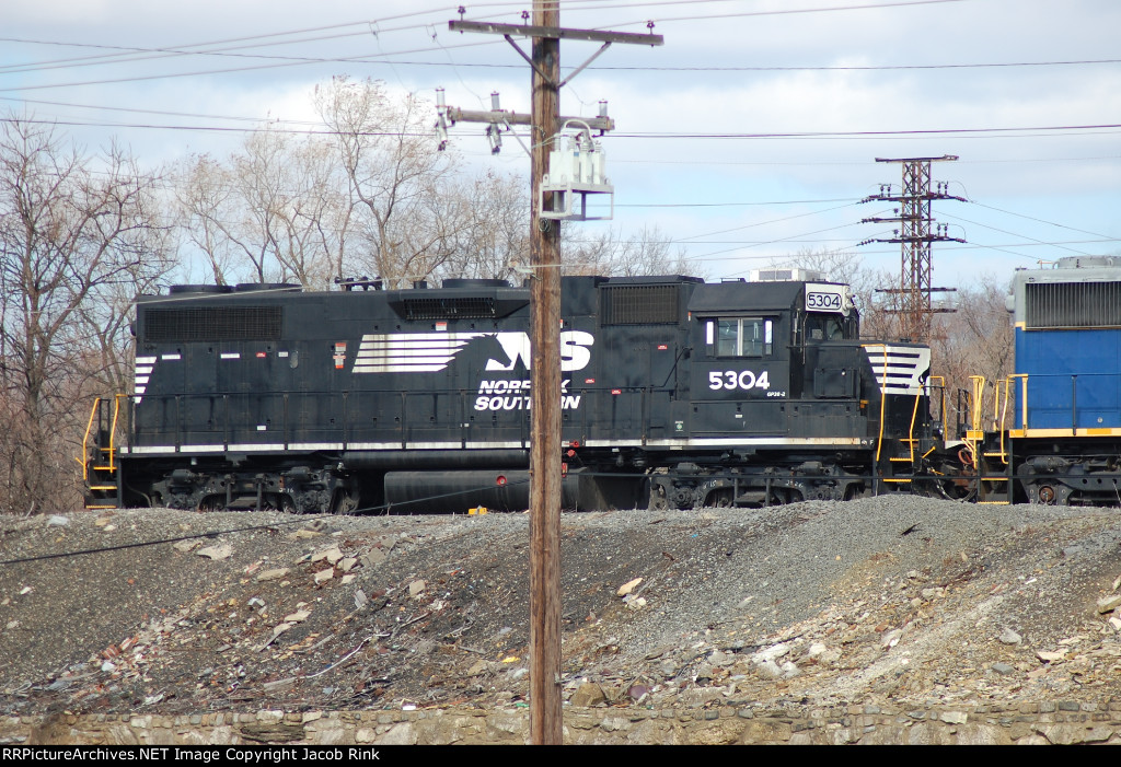 NS GP38-2 5304